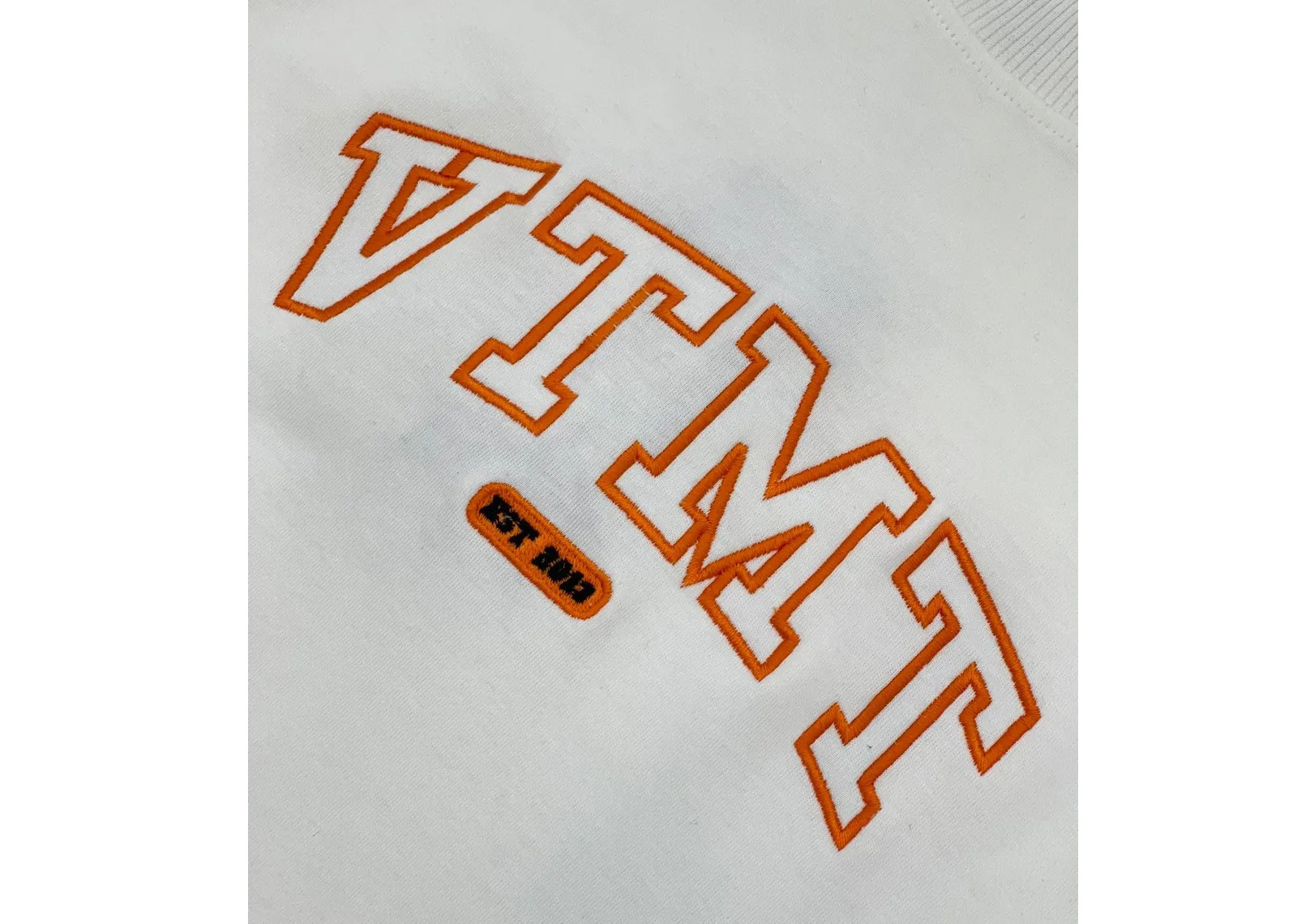 VTMT UPSIDE DOWN BEAR WHITE | Level Up